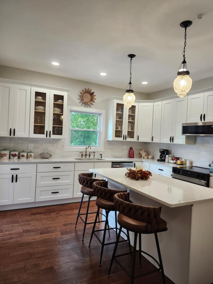 Newly Renovated Historic Downtown Beauty! - Morristown, TN