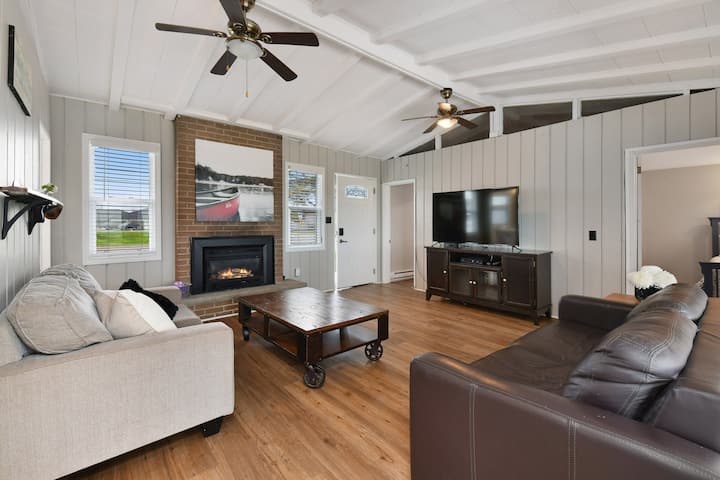 Lake Daze: 2 Bedroom Bungalow On Lake Erie - Leamington