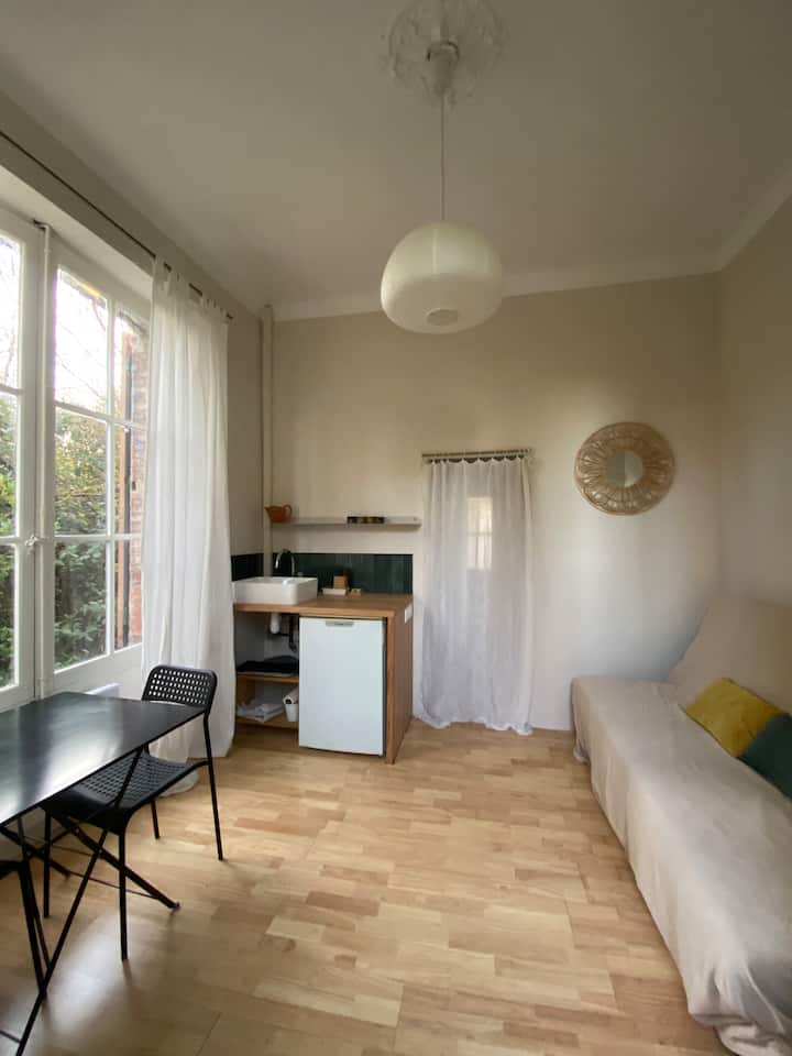 Studio Indépendant Dans Au Cœur D’un Parc Paysager - Trets