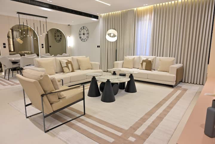 Luxurious Penthouse With Private Roof Outdoor - Saudi Arabia