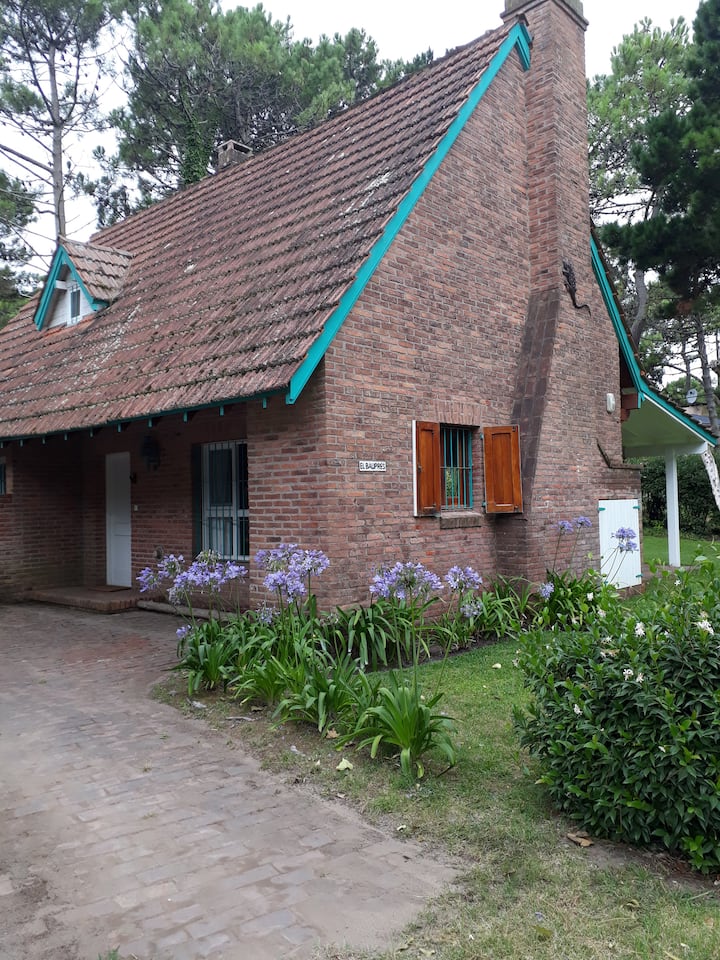 Casa Familiar Pina Norte - A 5 Cuadras De La Playa - Pinamar