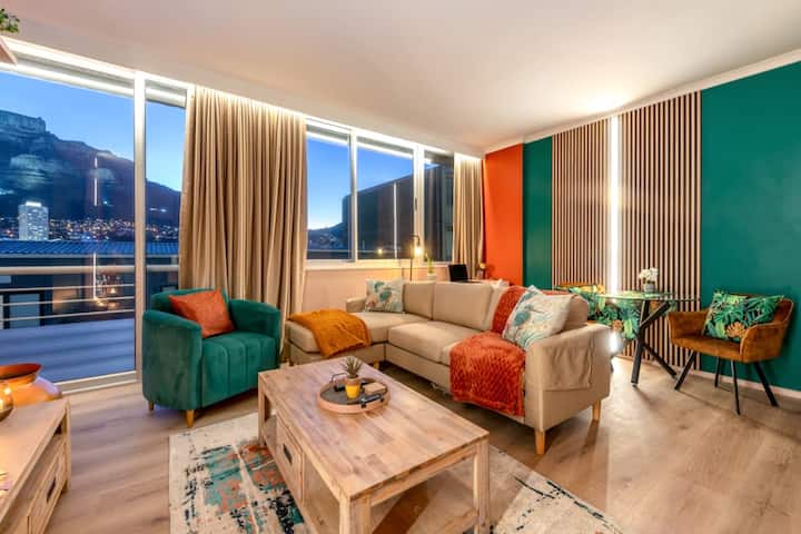 Emerald Escape With Mountain View & Pool - Cape Town