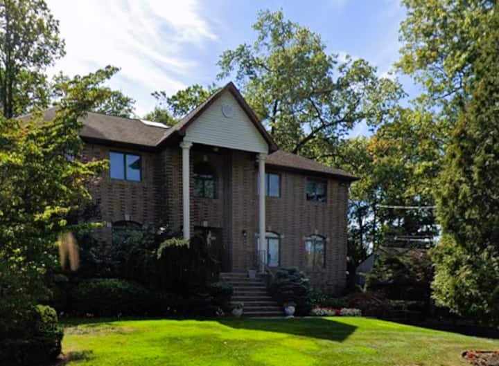Elegant 8+ Bed, Mansion, Kosher, Shabbos-friendly - Mahwah, NJ