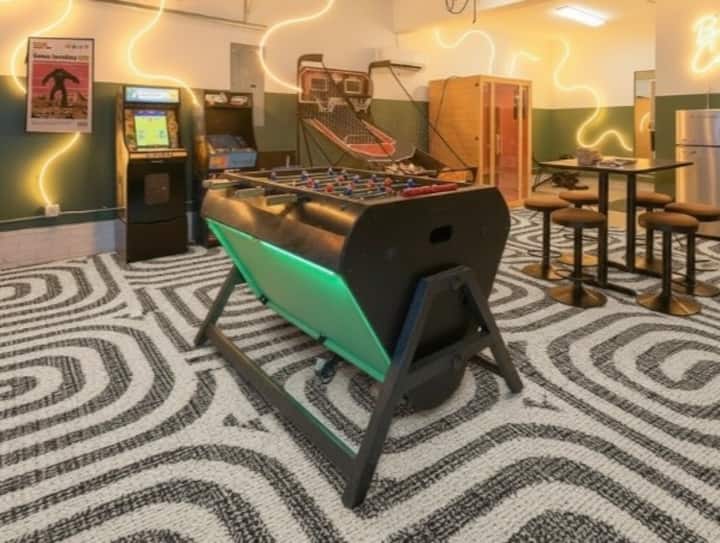 Spacious | Gym | Hot Tub | Sauna | Game Room - West Des Moines, IA