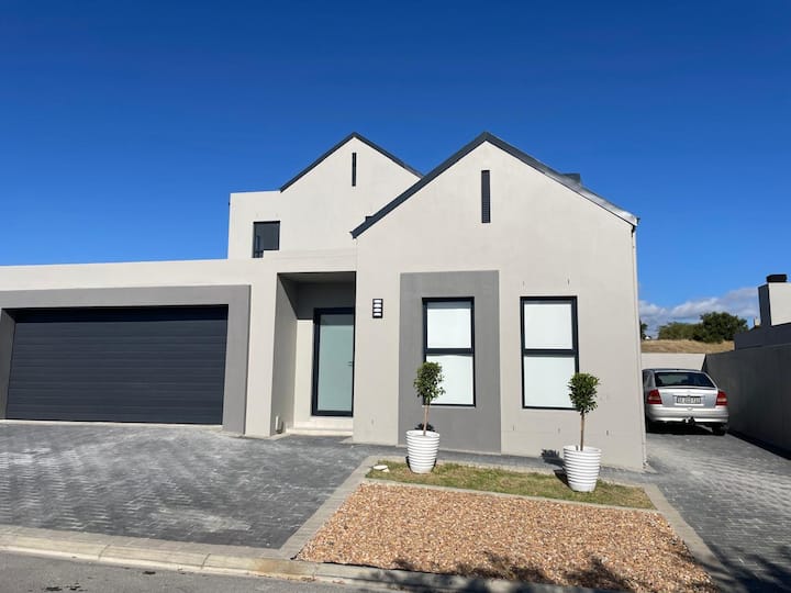 Luxury Family House | Safe Estate | Fast Wifi - Western Cape