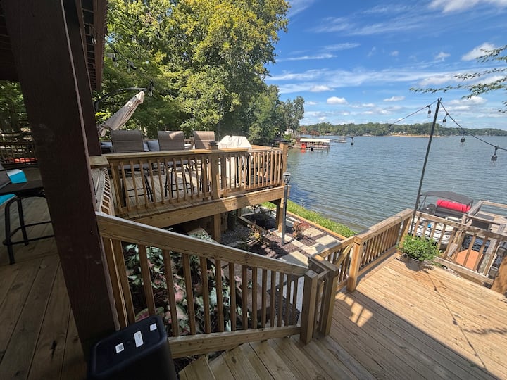 Lake Life Perfected – 3br Home Right On The Water - Lake Wylie, SC