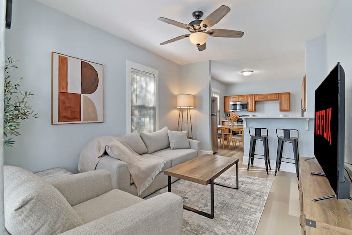 Cozy & Spacious 4br 2ba | 8 Mins To Navy Base - Waukegan, IL