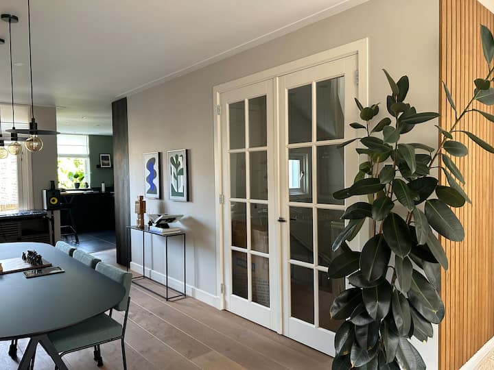 Ruim Appartement In De Populaire Wijk Oud-zuid - Ámsterdam