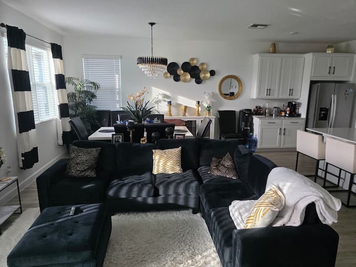 Luxury Feel! Chic 3br, Comfortable & Modern - Port St. Lucie, FL