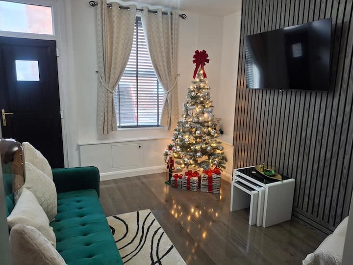 Free Parking, 15 Mins Walk To Railway Museum. - York