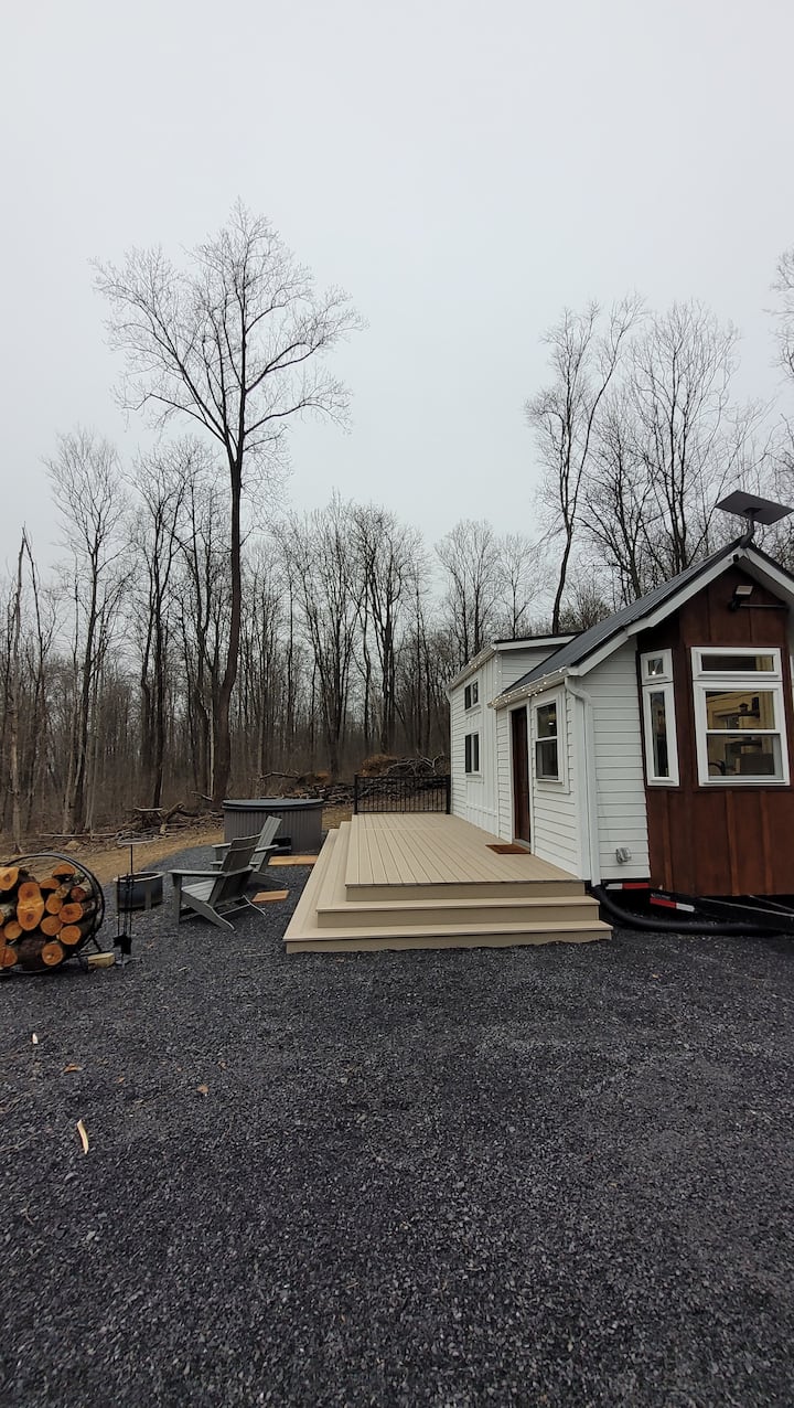 Heartfelt Hideaway Tiny Home - Little Buffalo State Park, Newport