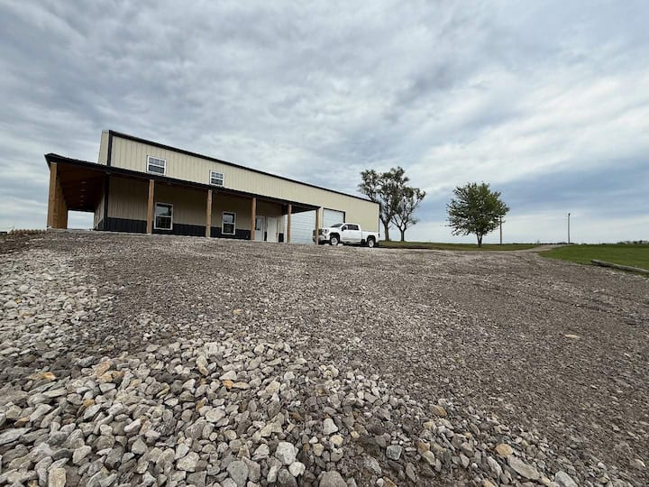 Rustic Modern Lodge – Near Nwmsu & Mozingo Lake - Maryville, MO