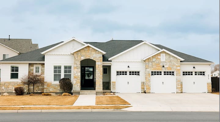 Modern Farmhouse By The Mountains - Highland, UT