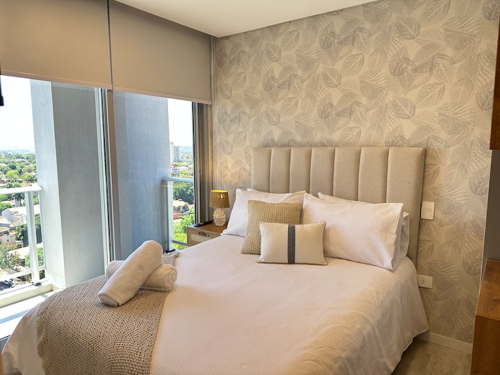 Elegant Apartment With Private Balcony And Desk - Asunción