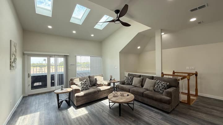 Huge 3br Duplex W/ Private Entry & Garage/edinburg - Edinburg, TX