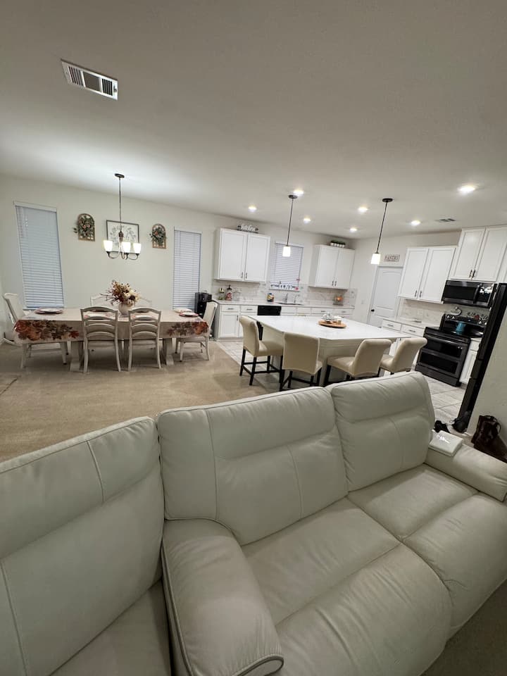 Welcome To Your Family Home In Georgetown Tx - Georgetown, TX