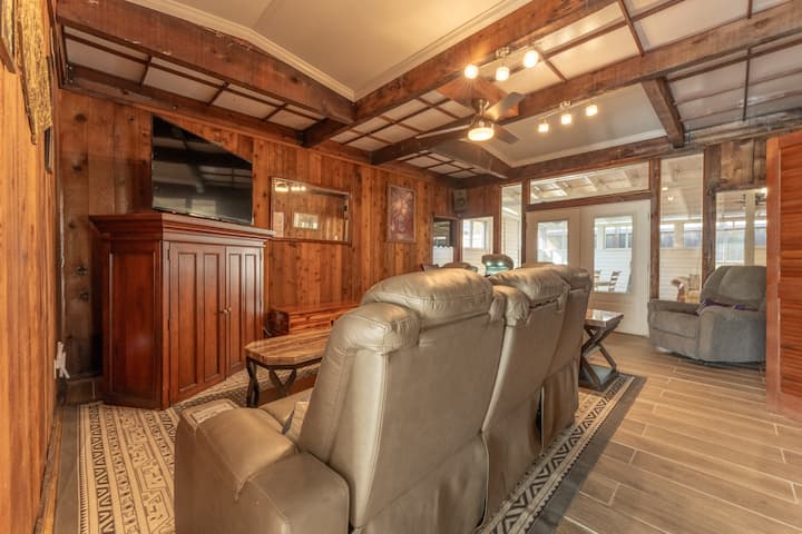 Spacious 4br | Game Room | Conveniently Located - Baton Rouge, LA