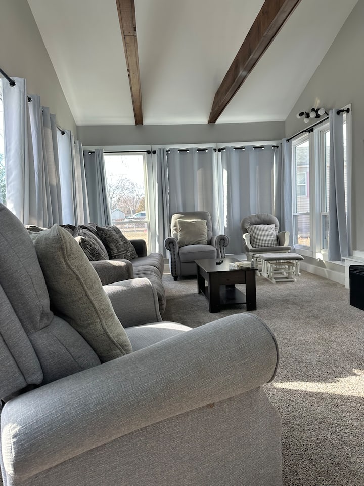 Ottawa Family Nest – Cozy, Fun & Fresh Eggs! - Ottawa, IL