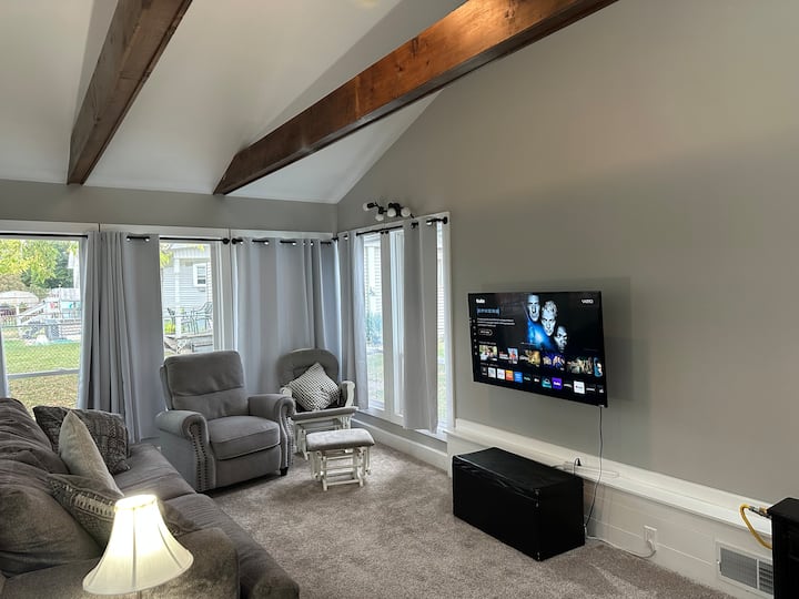 Ottawa Family Nest – Cozy, Fun & Fresh Eggs! - Ottawa, IL