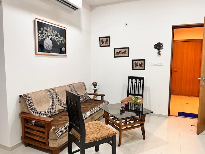 Spacious Master With Ensuite & Balcony - Gandhinagar