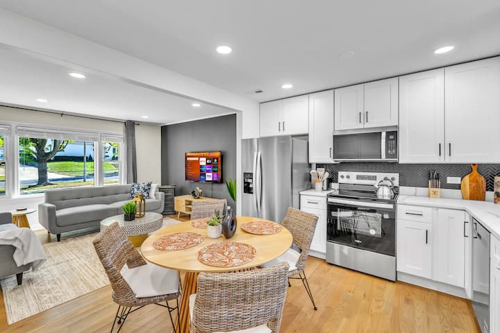 Confidence: 4br - 2 Bt Beautiful Cozy Home - Elmhurst, IL