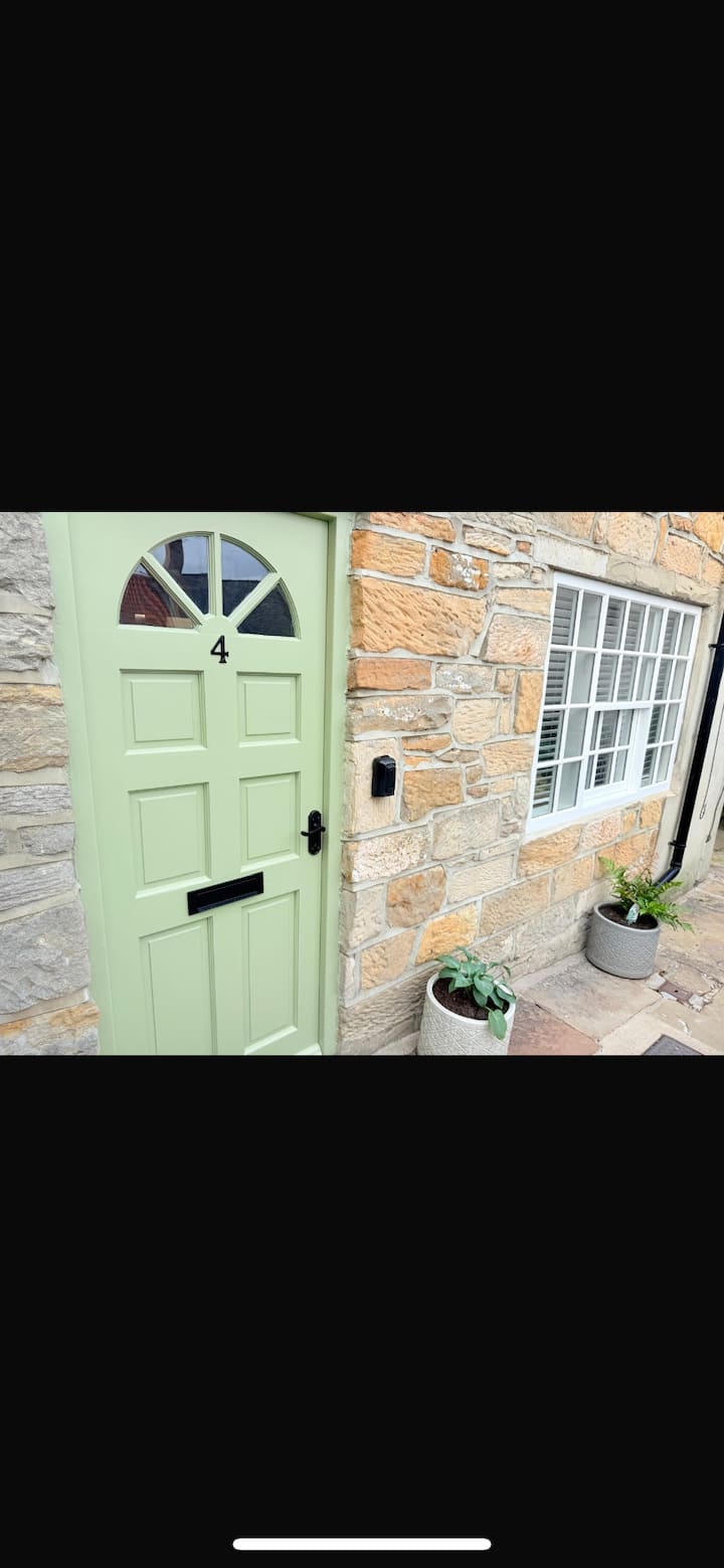Charming 2 Bedroom Cottage In The Heart Of Whitby - Whitby