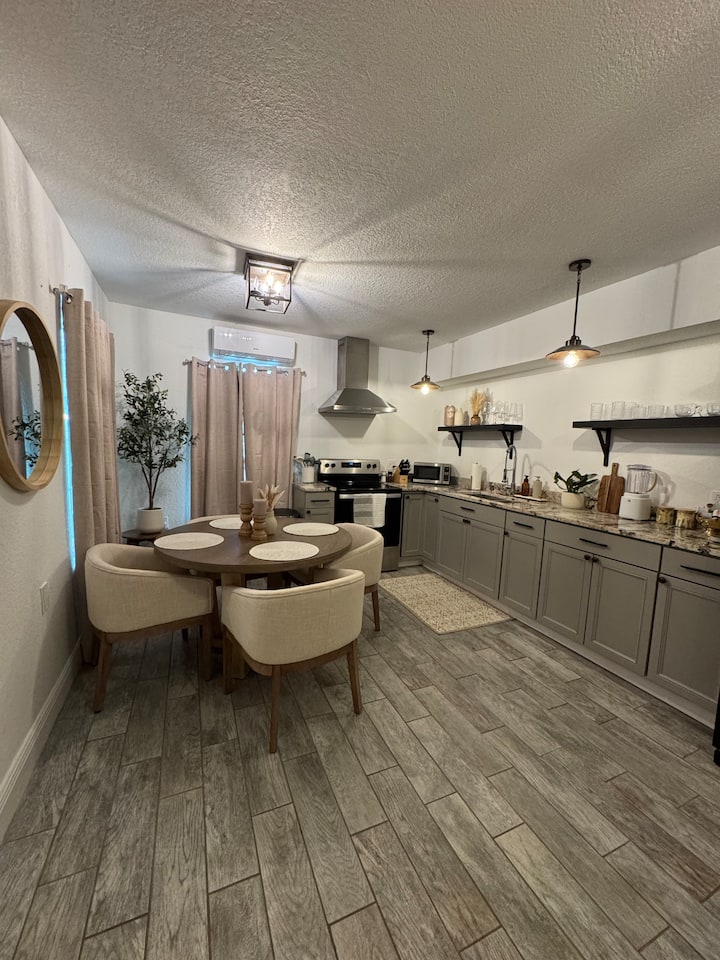 Cozy Modern Small Farmhouse - Floride