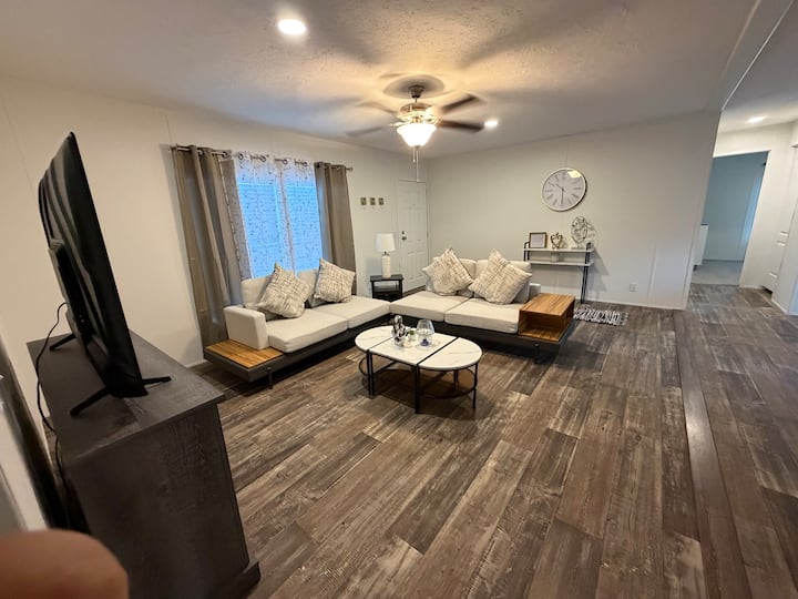 The Robin Lane Haus - McDonough, GA