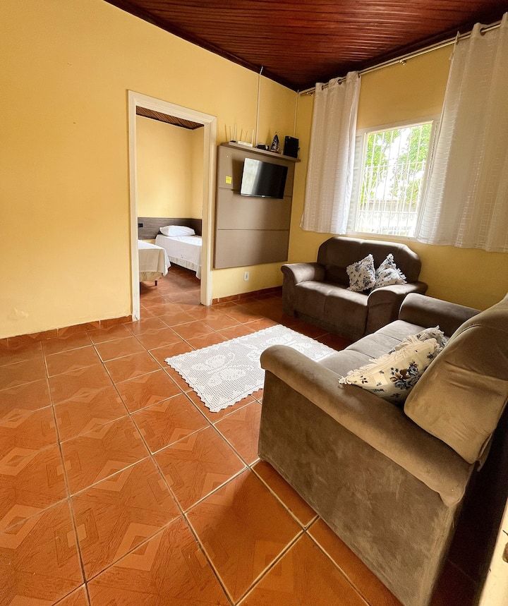 Casa Até 15 Pessoas•15 Min Pé Da Basílica • Grupos - Aparecida