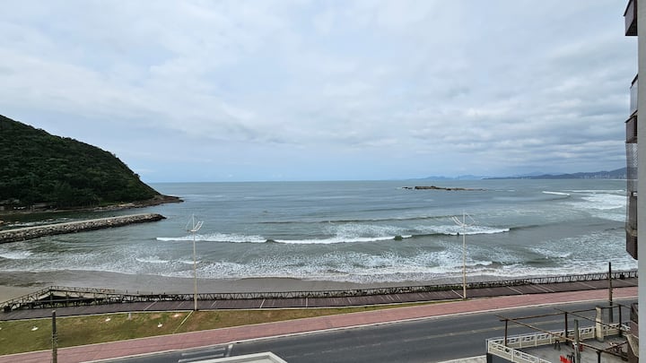 Apto Pé Na Areia, Vista Mar E Próximo Beto Carrero - Brazil