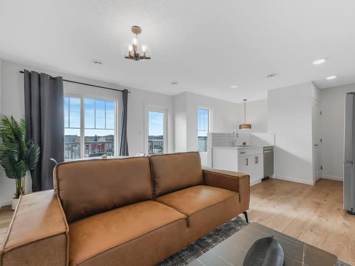 Modern Comfort Retreat - Edmonton