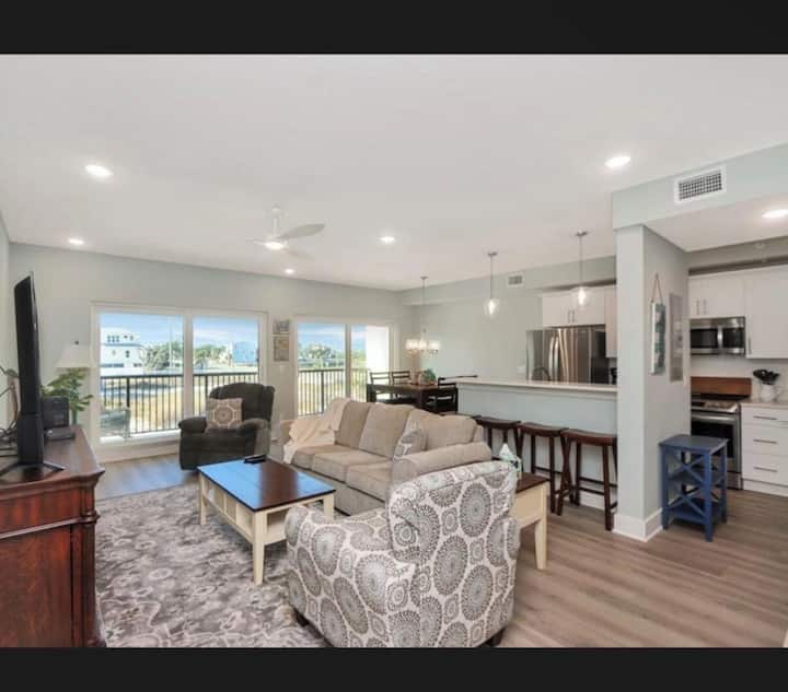 Beachfront The Vue Mexico Beach Condo - Mexico Beach, FL