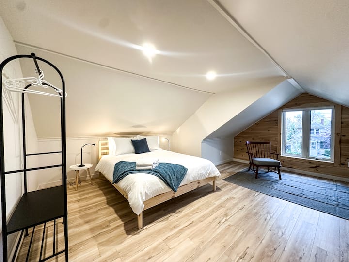 Charming College Heights Home - Thunder Bay