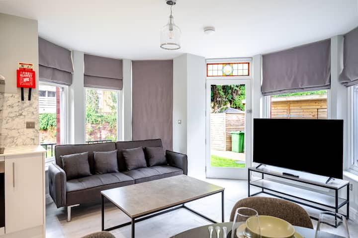 Parking|wi-fi|sleeps5|2 Bed|selfcheck-in - Stockport