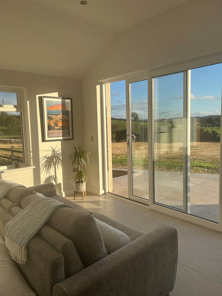 Self-contained Garden Room With Shower. - County Armagh