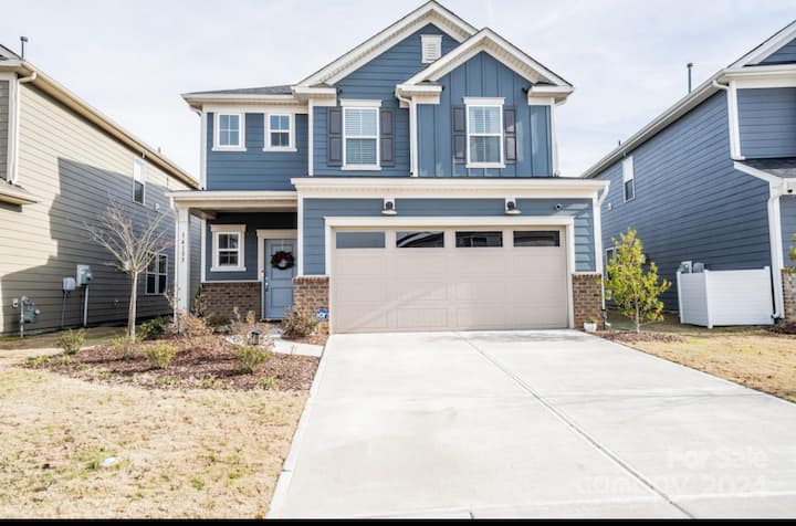 Mod Luxe Retreat, Bar, Game Lounge, Dance Studio - Lake Wylie, SC