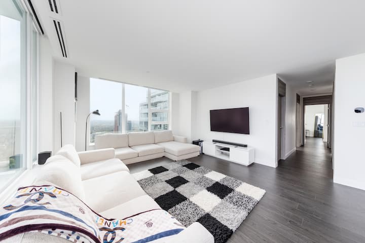 Modern Penthouse 3 Bedroom | Pool Hot Tub Gym - 