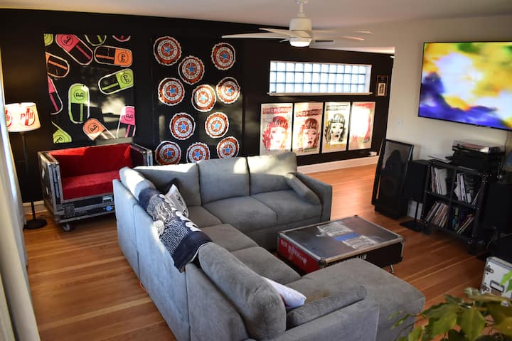 Apt At Museum Of Post-punk/industrial Music • 4br - Chicago, IL