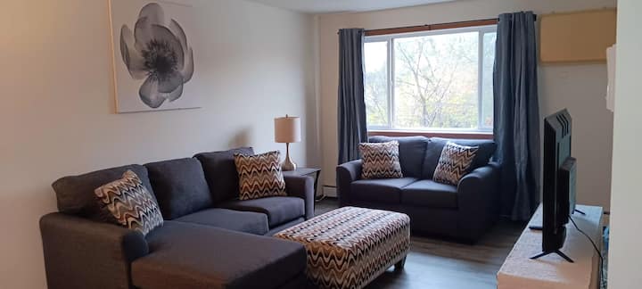 Convenient Location, 3 Queen Bd, Near Scsu Campus! - Clear Lake, MN