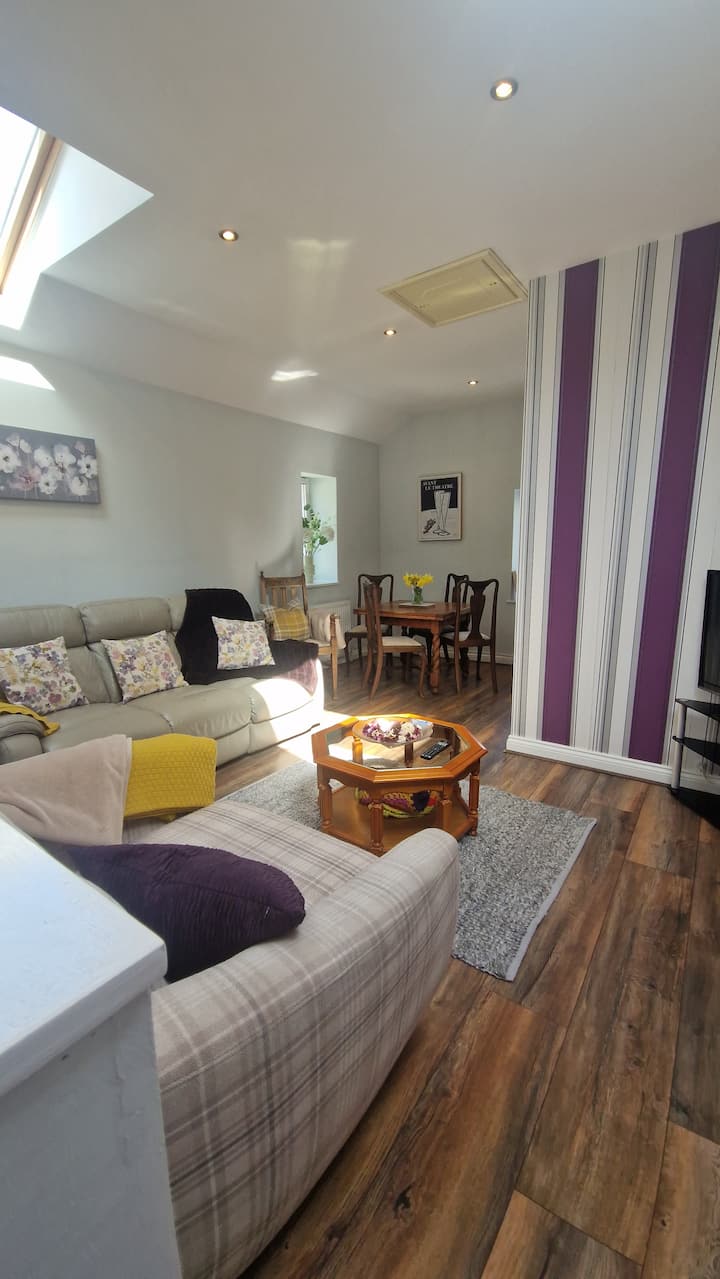 Coombe Park Cottage, Upside-down Stay, Torquay. - Teignmouth
