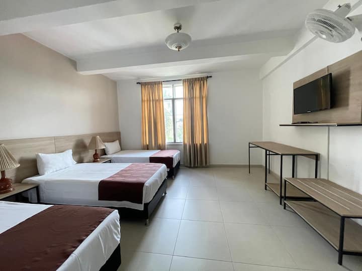 Habitación Triple Con Ventilador - Medellín, Colombia