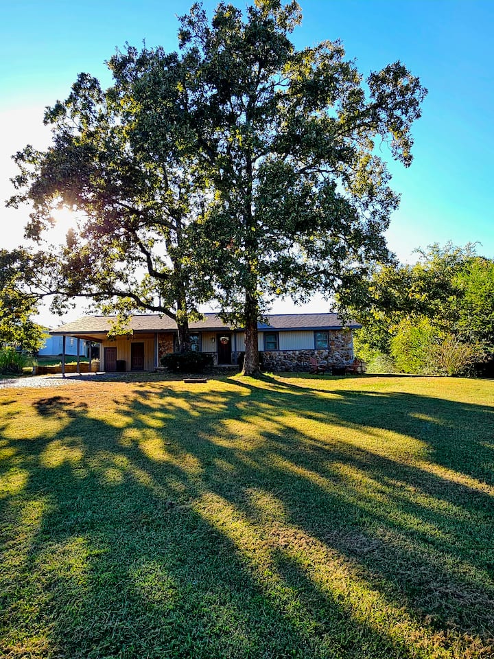 Trailhead Hideaway 
Your Adventure Awaits! - Mena, AR