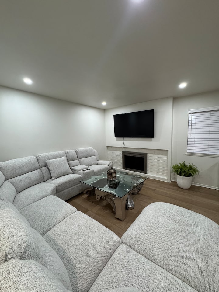 Beautiful Home In Santa Clarita - Santa Clarita, CA