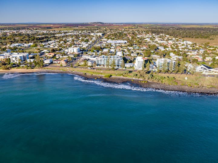 Family-friendly Beachside Retreat - Burnett Heads