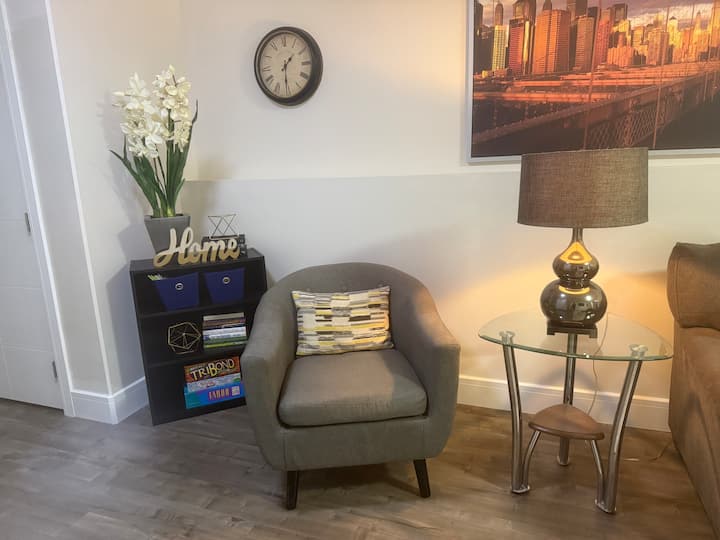 The Pavilion - Elegant And Cozy Homestyle Suite - Saskatoon