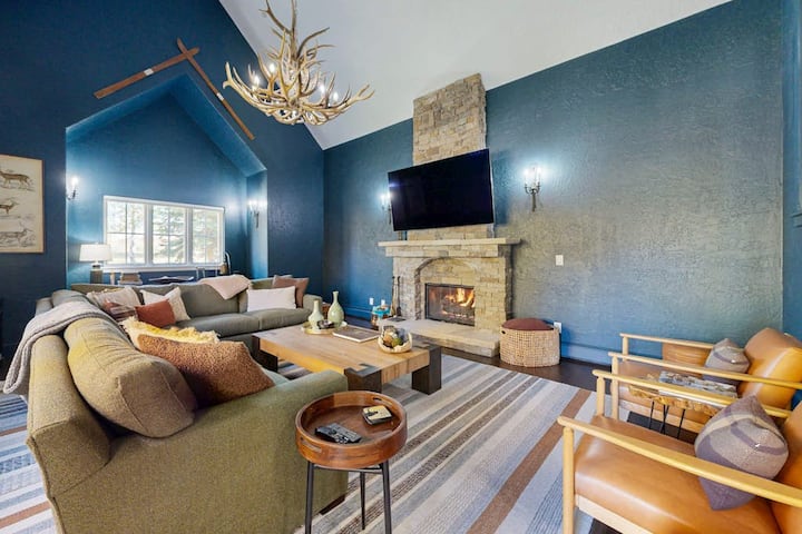Three Br Home W/ Hot Tub, Grill & Great Location - Edwards, CO