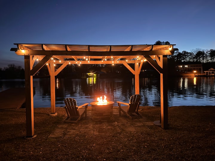 Lakefront, Pier, Kayaks, Fire Pit Fenced Yard - Alabama