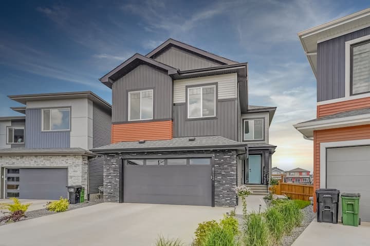 2br Walkout Home Backing Onto Pond - Edmonton, Canada