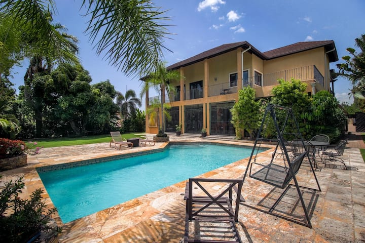 Vacation Dream Home In Kingston - Kingston