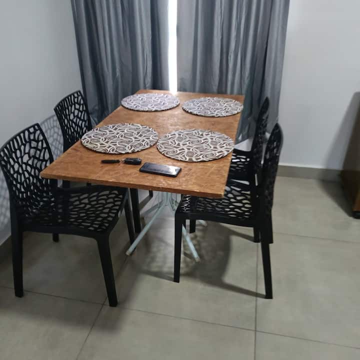 2 Quartos, 4 Pessoas, Bem Localizado E Completo. - Contagem